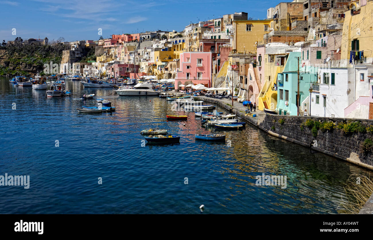 Procida, Corricella, isola di napoli, island of Naples boats fishing ...