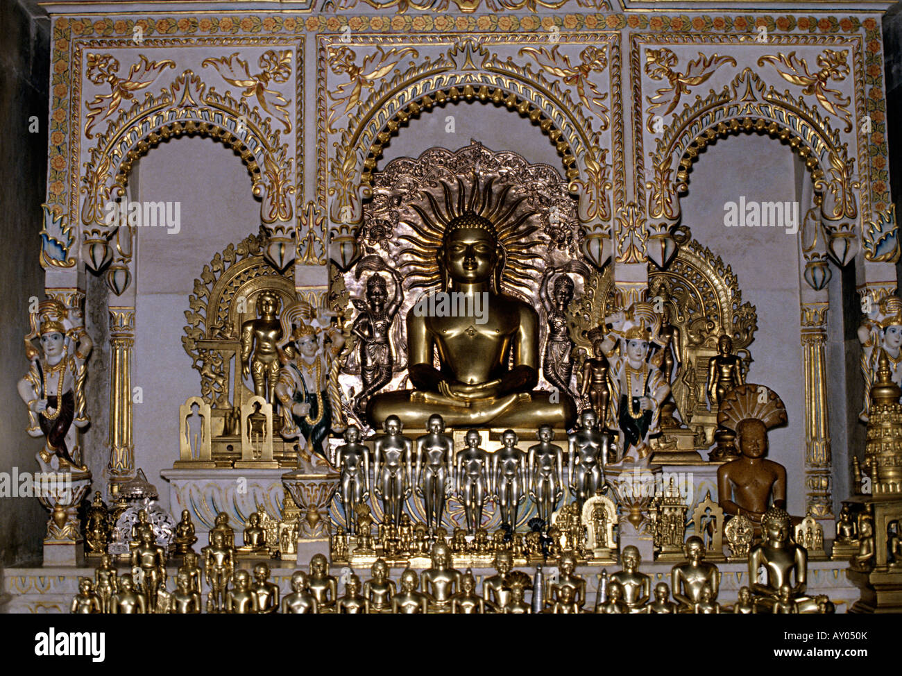 Hindu statues at jain temple hi-res stock photography and images - Alamy