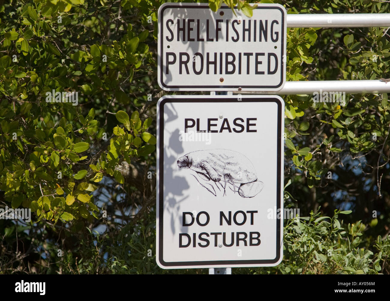 Sign at a wildlife preserve Stock Photo - Alamy