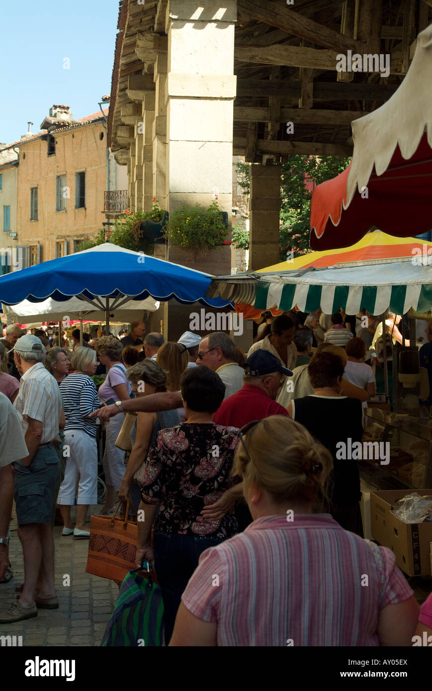 People shopping at street market Stock Photo - Alamy