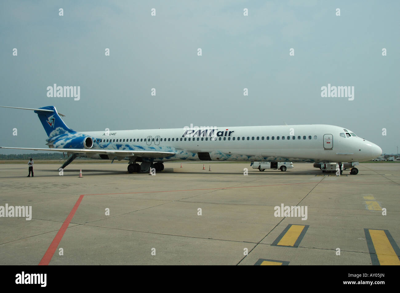 PMTAir McDonnell Douglas MD 82 on the runway at Siem Reap Airport ...