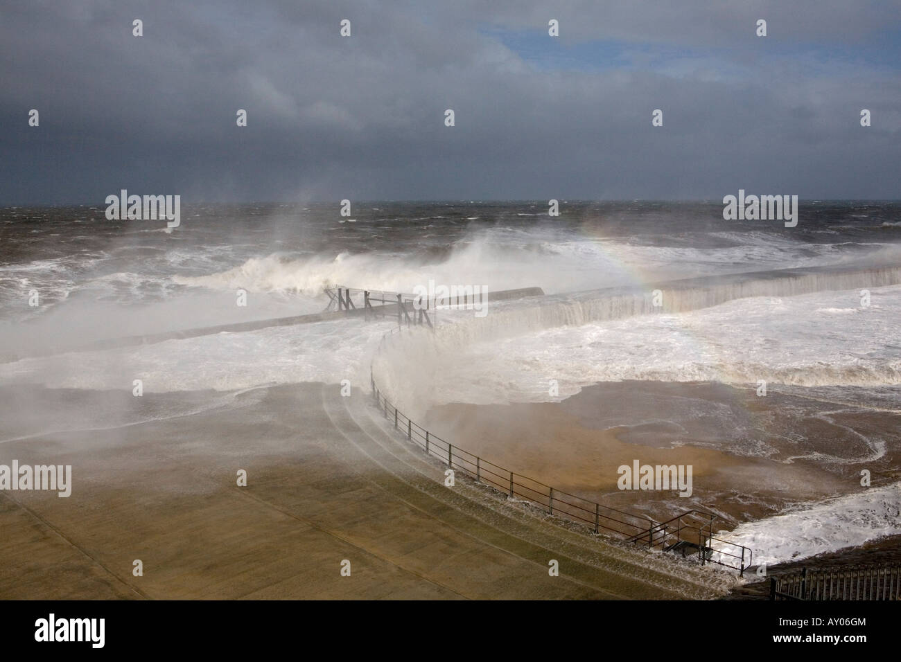 Violent wind hi-res stock photography and images - Alamy