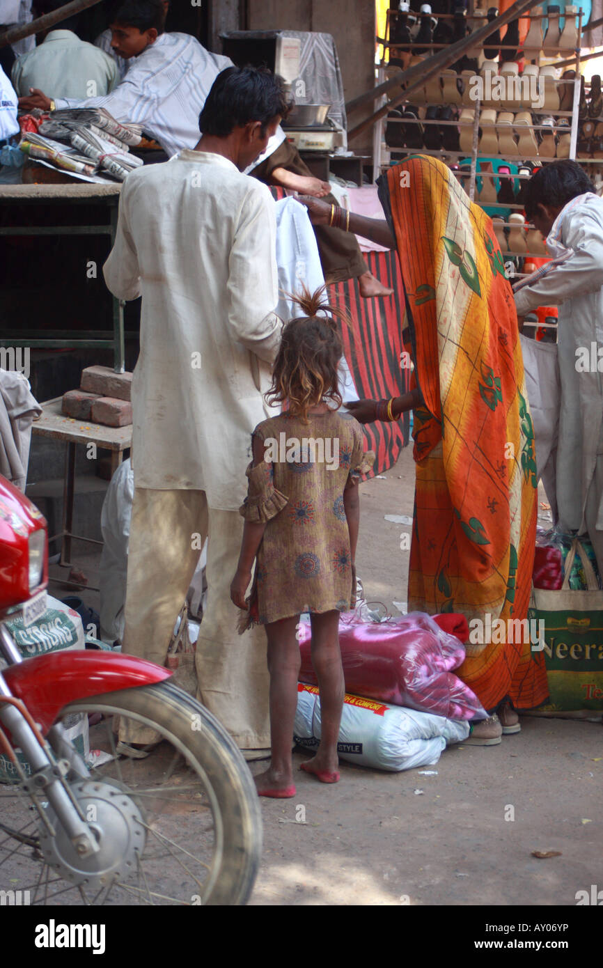 Children beg india hi-res stock photography and images - Alamy