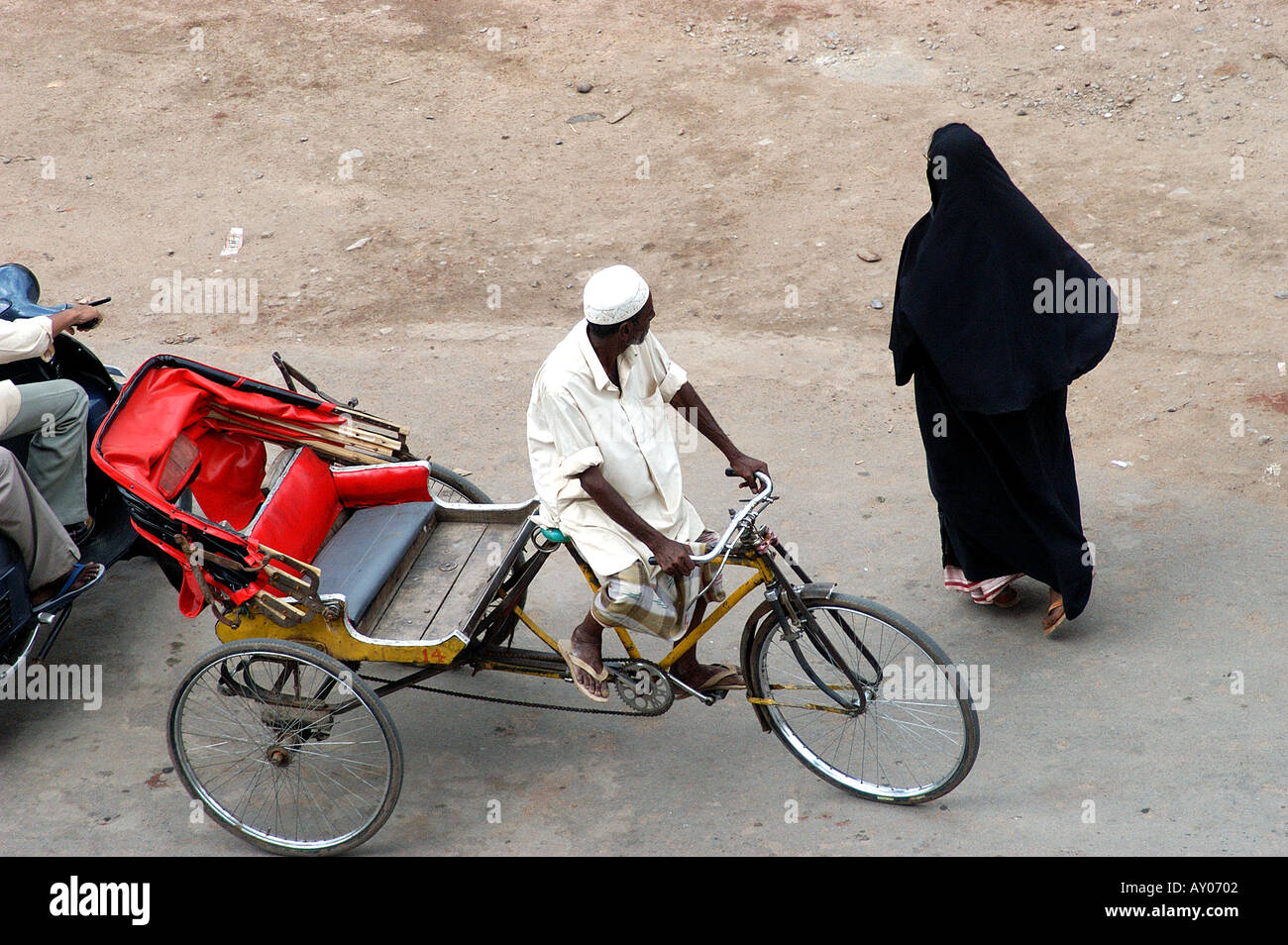 CYCLE RICKSHAW DRIVER AT OLD CITY OF CHARMINAR HYDERABAD ANDHRA PRADESH ...