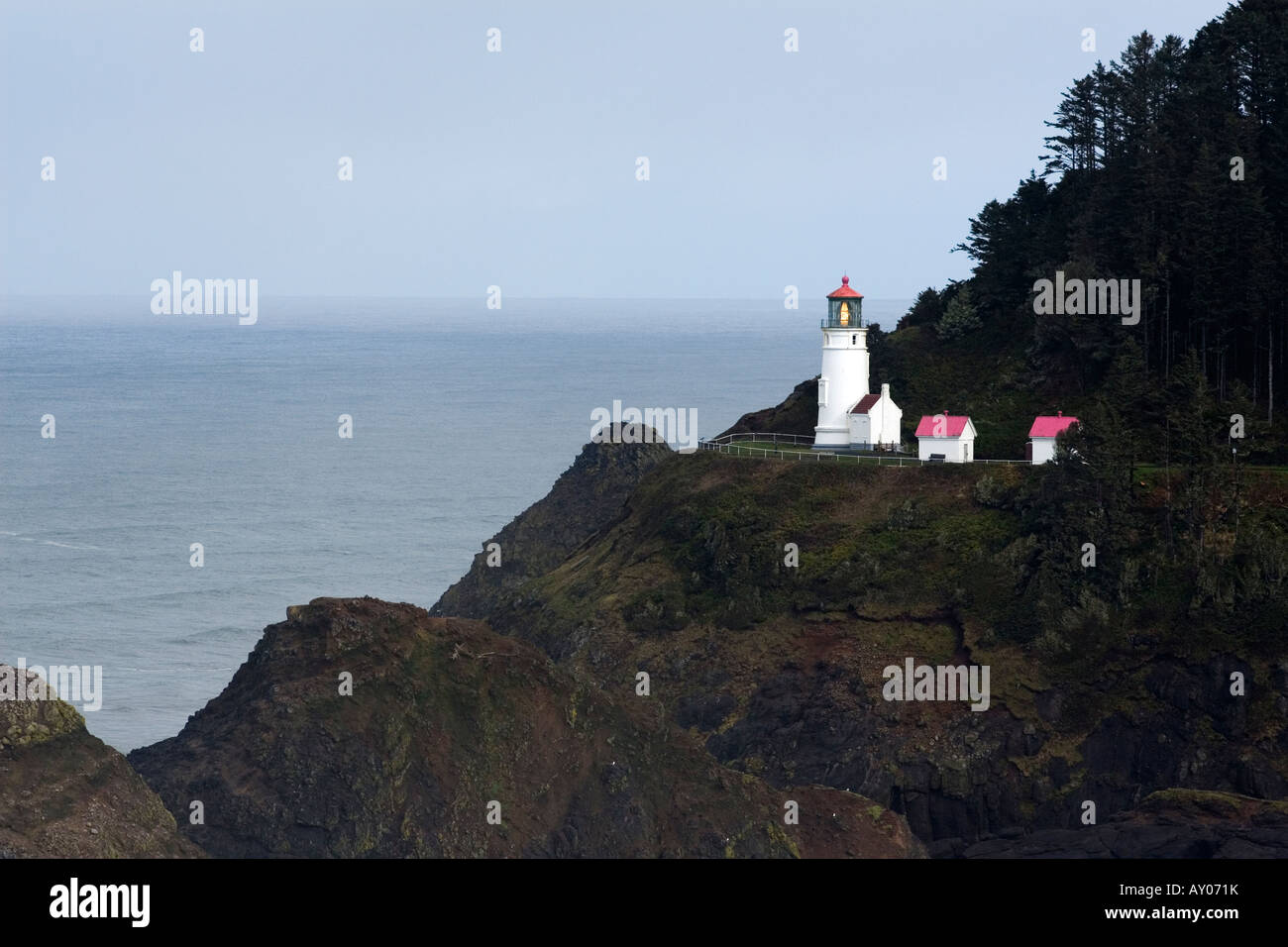 The Heceta Head lighthouse near Florence, Oregon on the Pacific Ocean ...