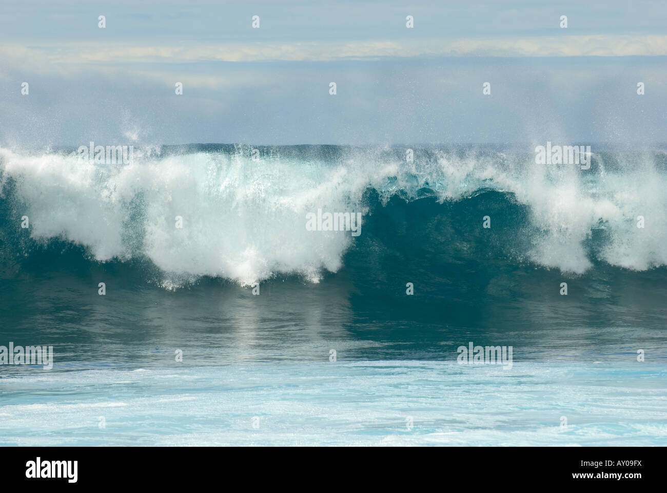 Wave water hi-res stock photography and images - Alamy