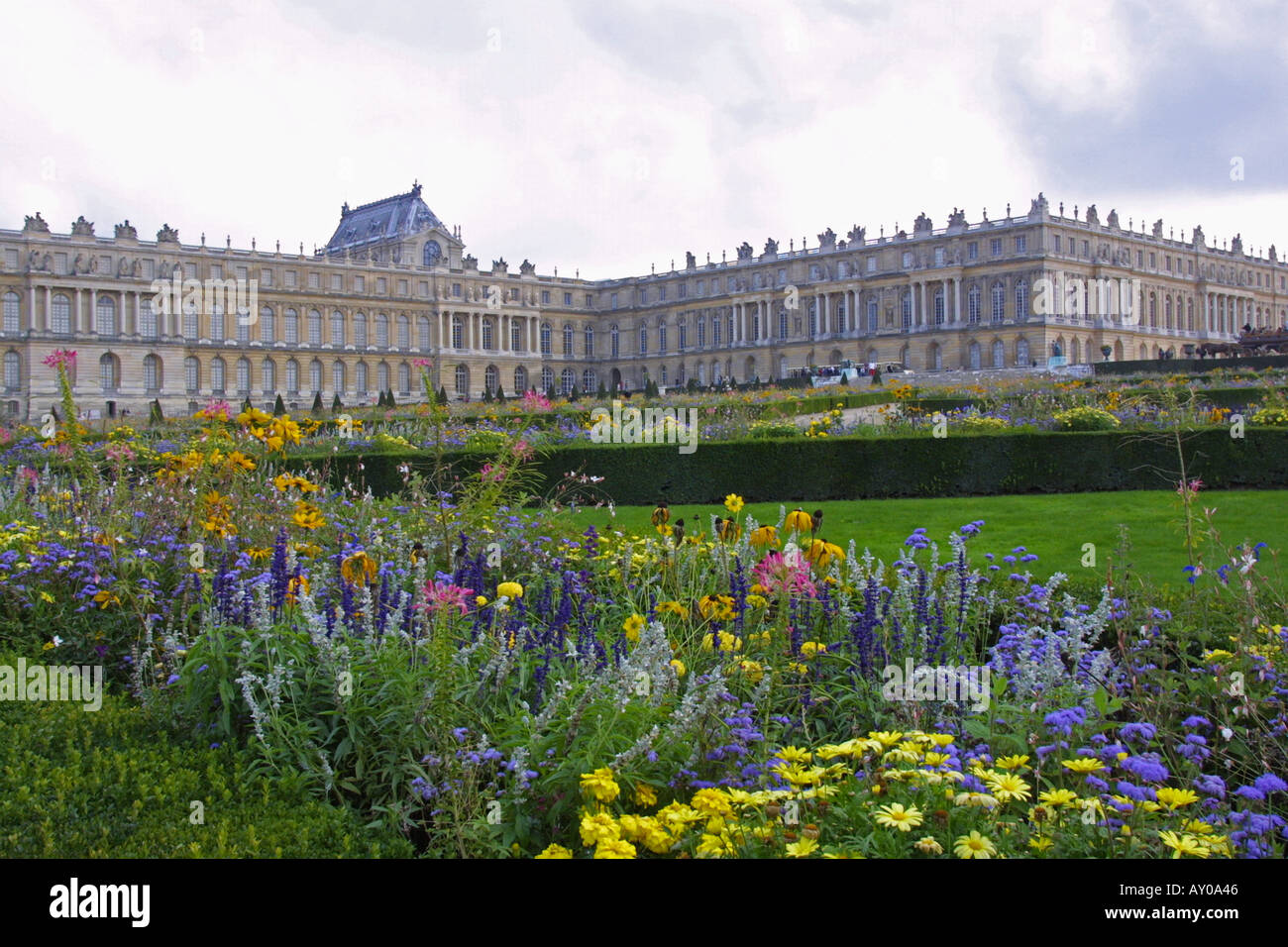 Gardens of the palace of versailles hi-res stock photography and images ...