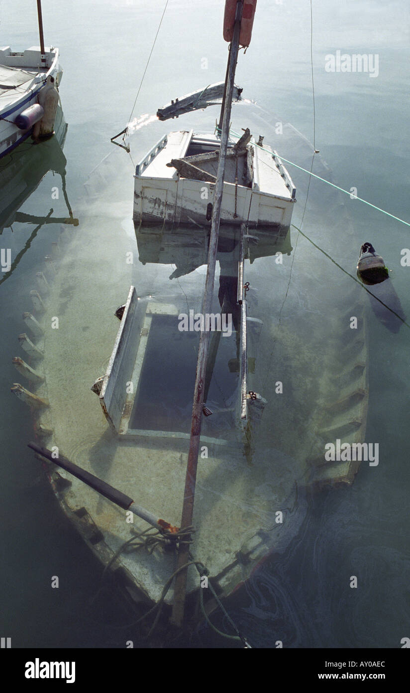 Yacht wreck sunken yacht hi-res stock photography and images - Alamy