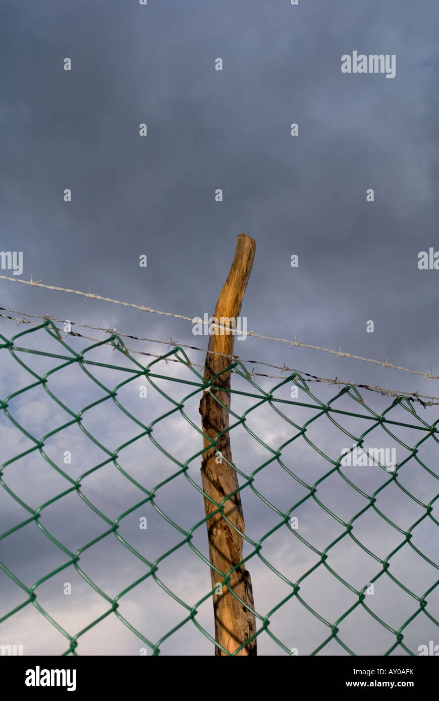 Wire Fence and Wooden Post Stock Photo - Alamy