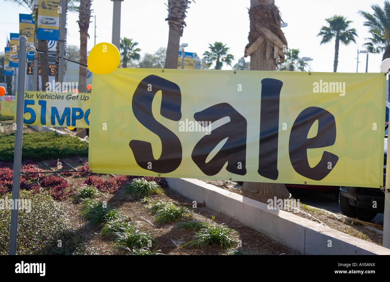 Car dealership sale sign hi-res stock photography and images - Alamy