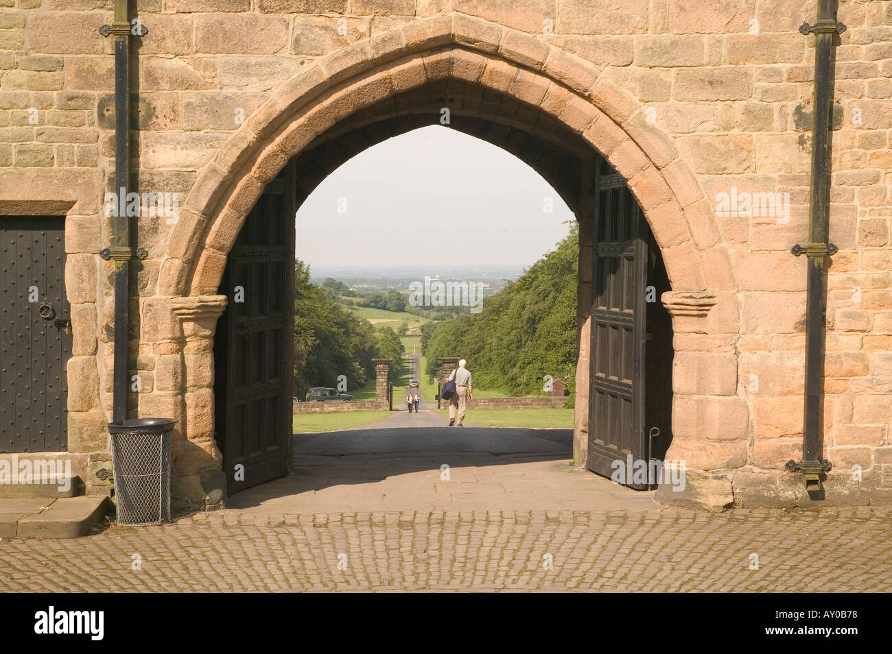 OPEN DOORS HISTORICAL MEDIEVAL ARCHWAY Stock Photo - Alamy