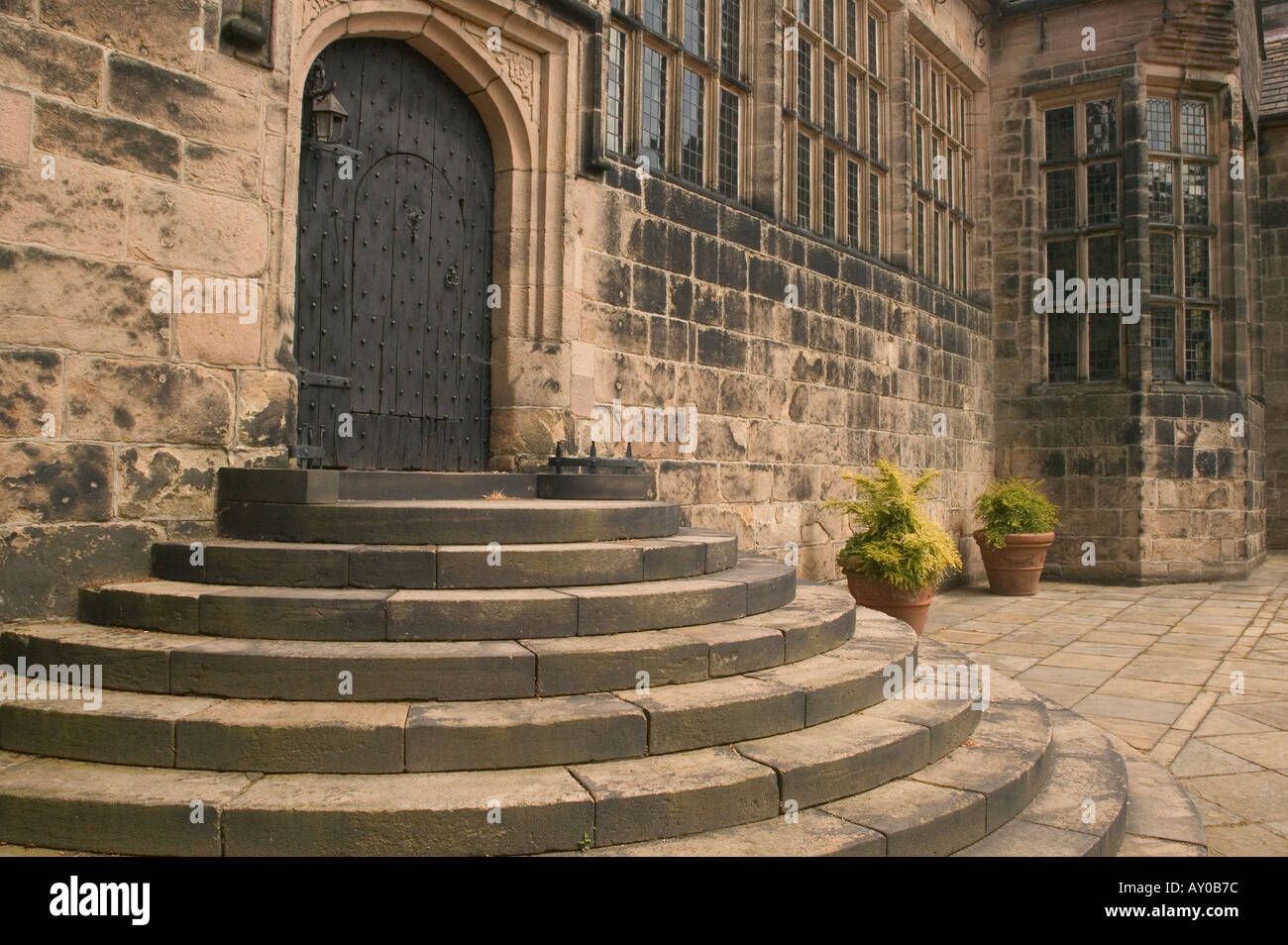Stately home steps hi-res stock photography and images - Alamy