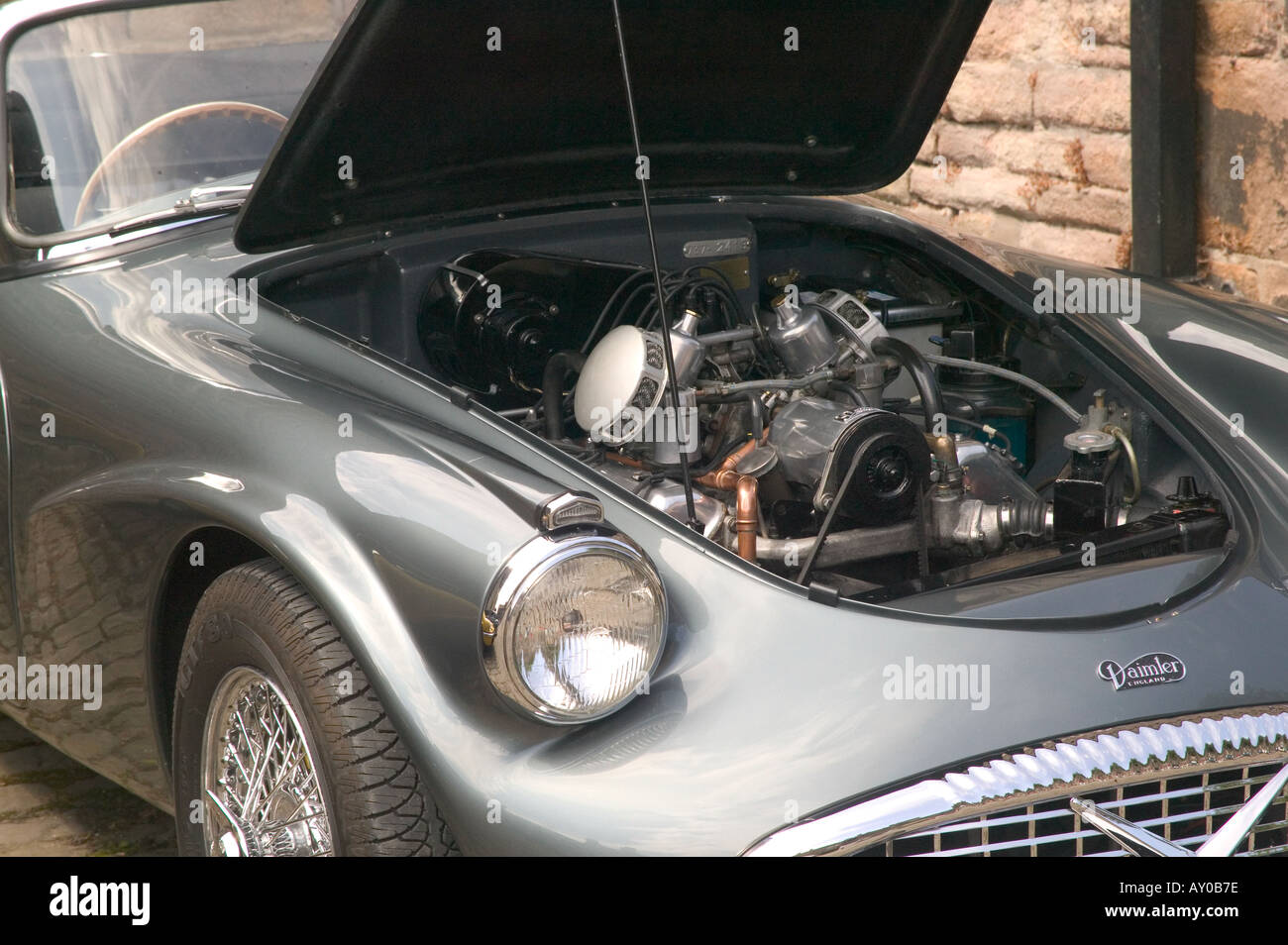 Daimler Dart V8 engine bay Stock Photo - Alamy