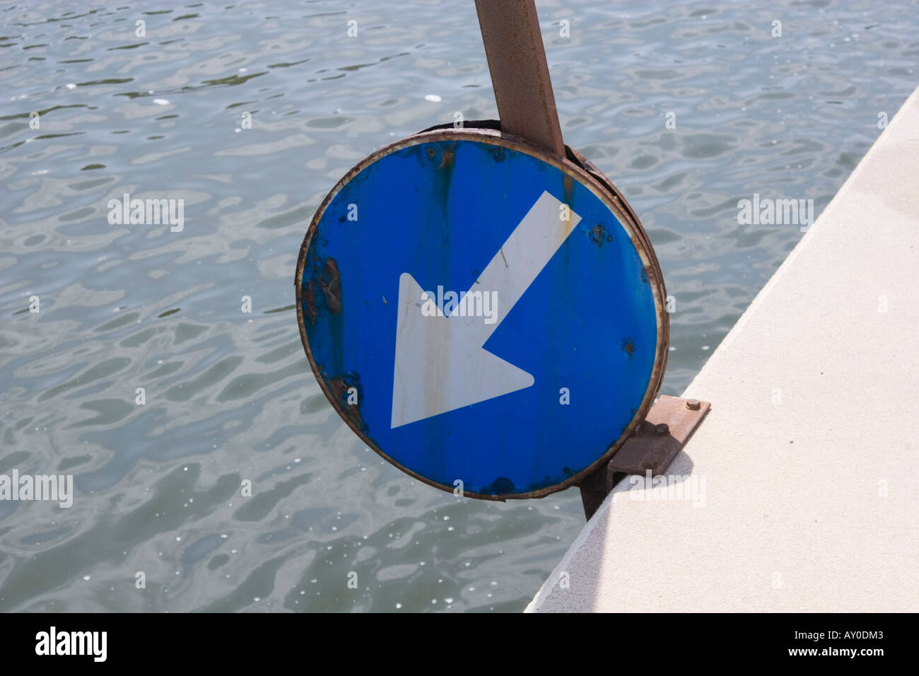 Blue round sign hi-res stock photography and images - Alamy