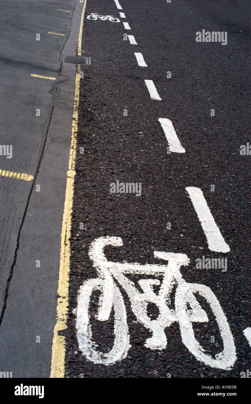 cycle path sign Stock Photo - Alamy