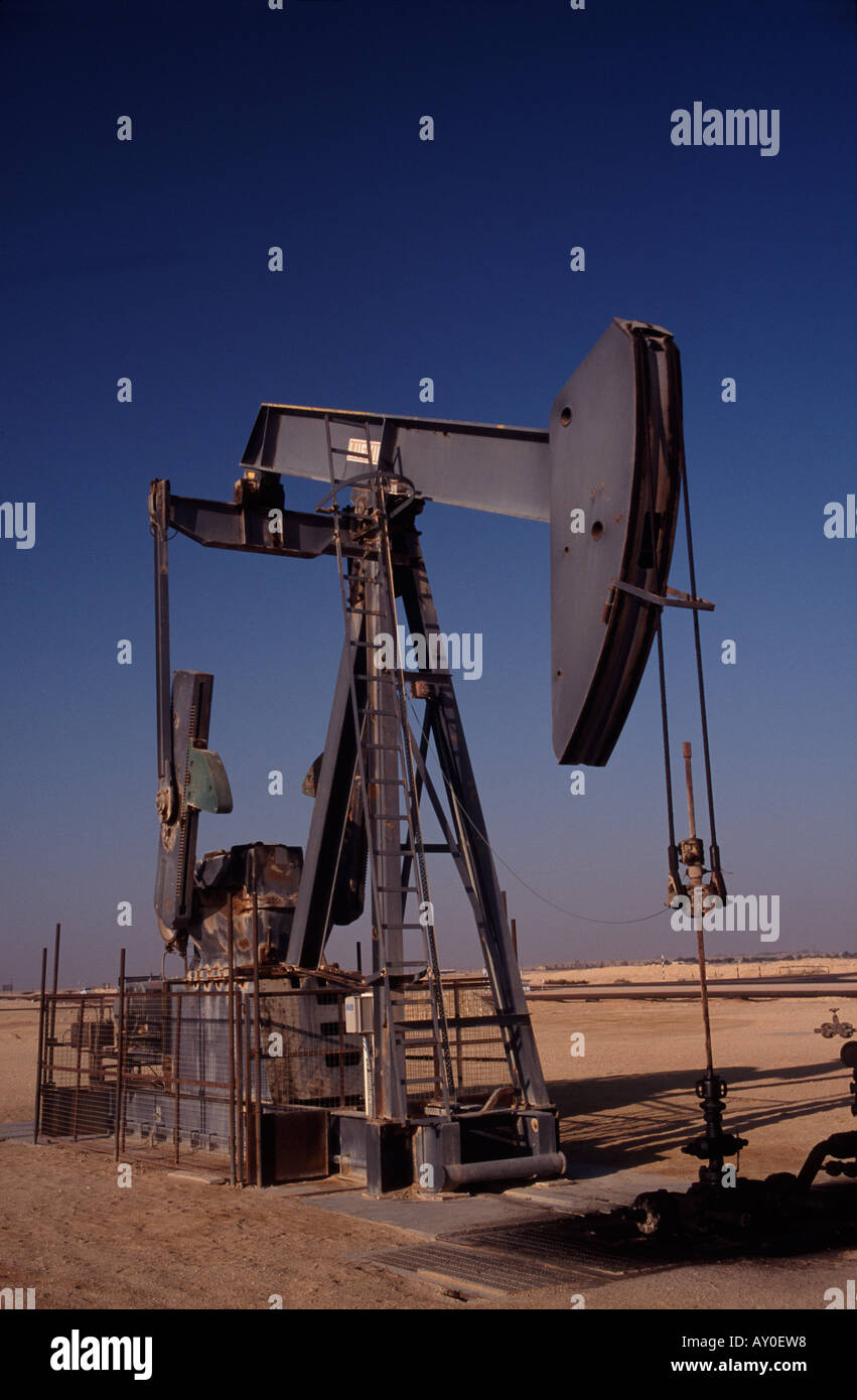 Oil donkey middle east hi-res stock photography and images - Alamy