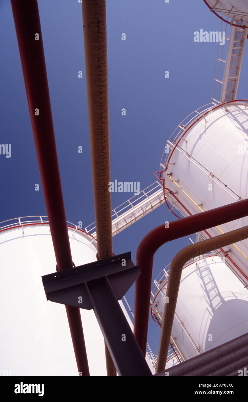 Refinery holding tanks hi-res stock photography and images - Alamy