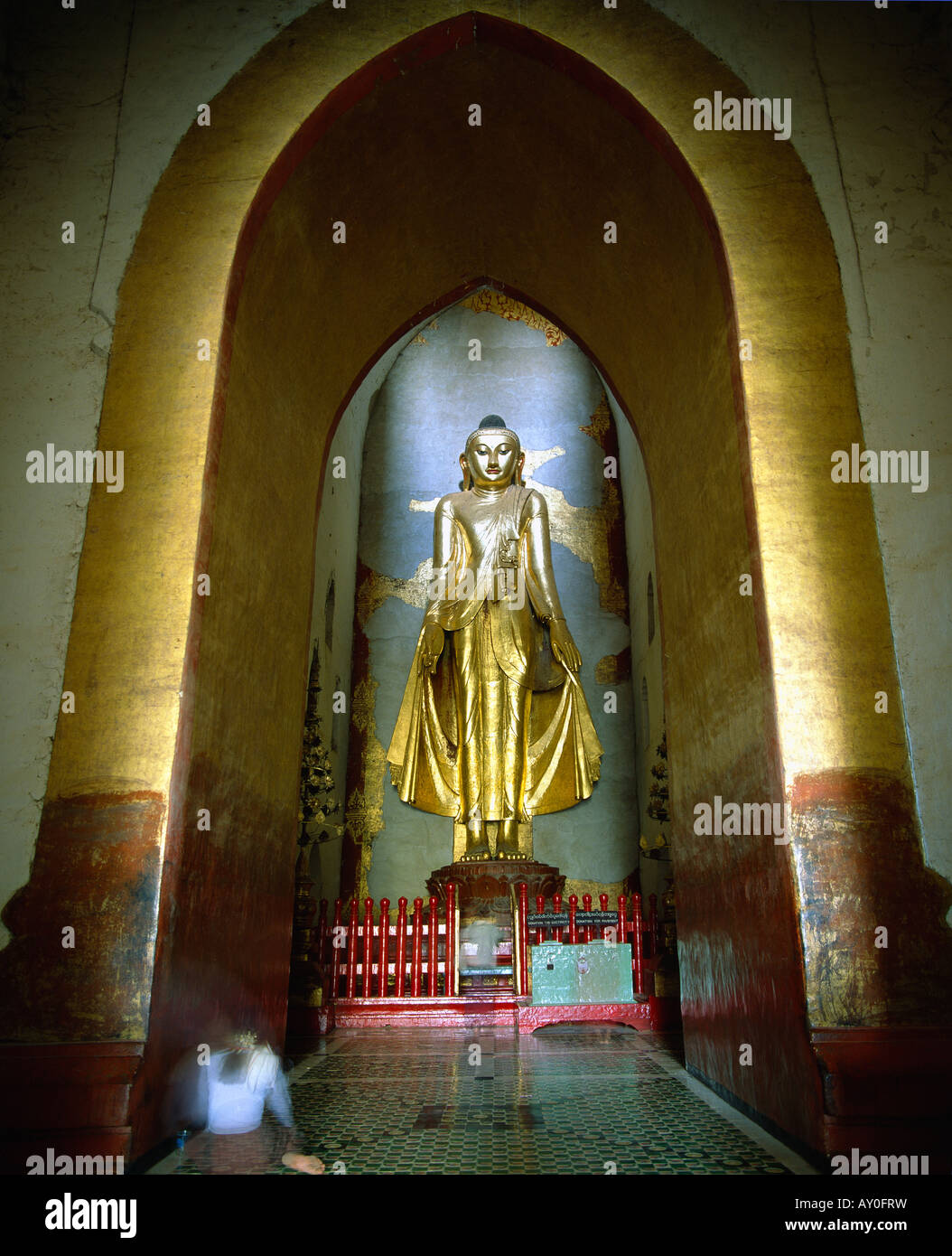 Woman praying in Ananda Temple, Pagan, Burma (Myanmar Stock Photo - Alamy