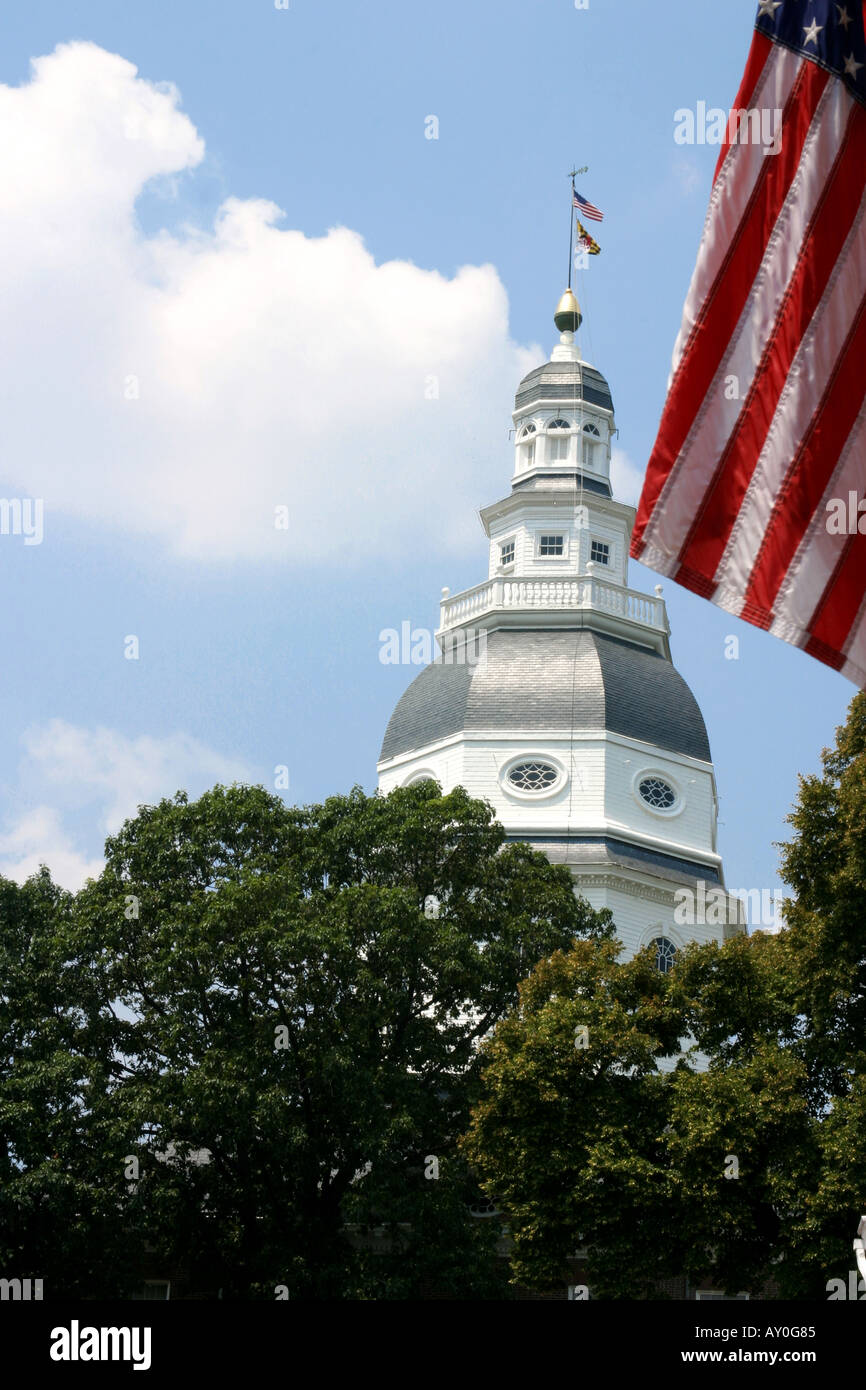 Maryland state house and flag hi-res stock photography and images - Alamy
