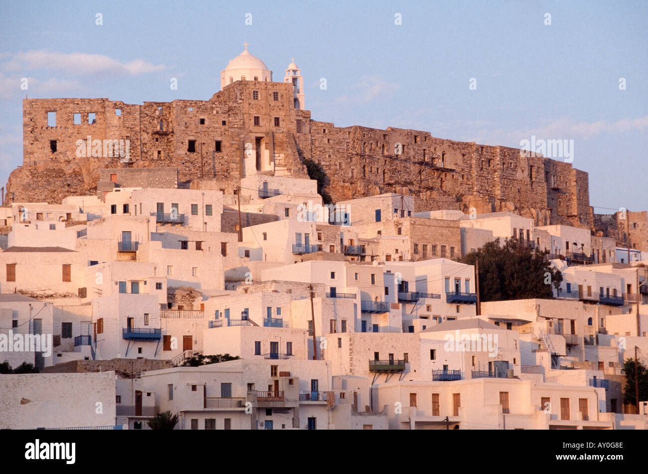 Astipalea, Altstadt mit venezianischer Burg, Übersicht Stock Photo - Alamy