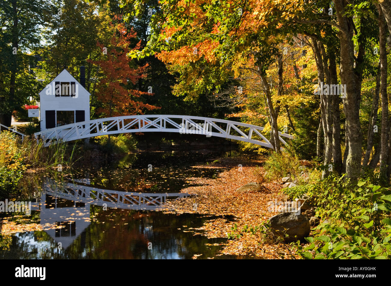 Footbridge pond maine hi-res stock photography and images - Alamy