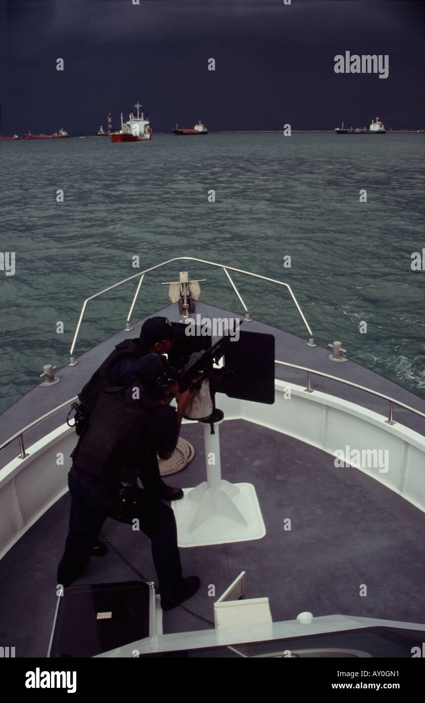 singapore coast armed guard patrol boat on patrol in singapore harbour ...