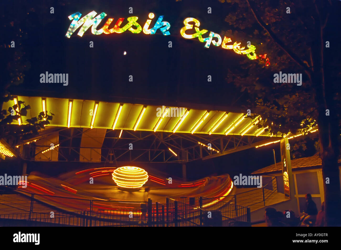 Waves circles music sound hi-res stock photography and images - Alamy