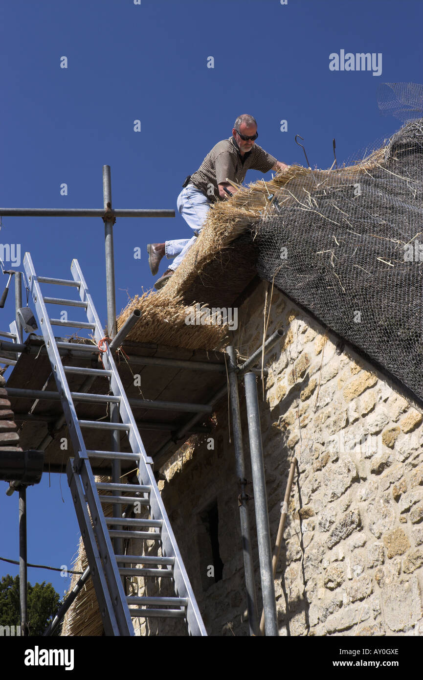 Man thatching a hi-res stock photography and images - Alamy