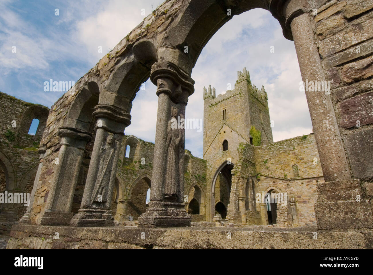 Abbey cloisters hi-res stock photography and images - Alamy