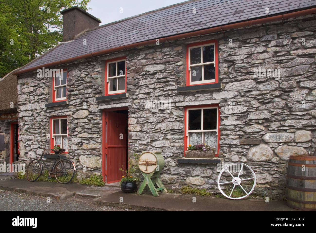 Cottage kenmare ireland hi-res stock photography and images - Alamy