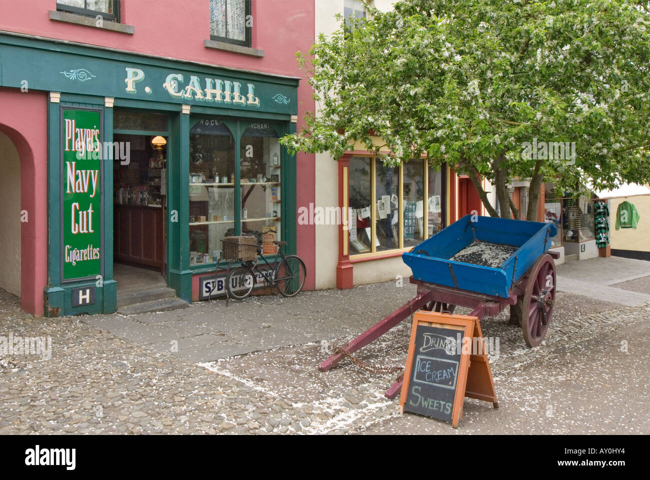 Bunratty village hi-res stock photography and images - Alamy