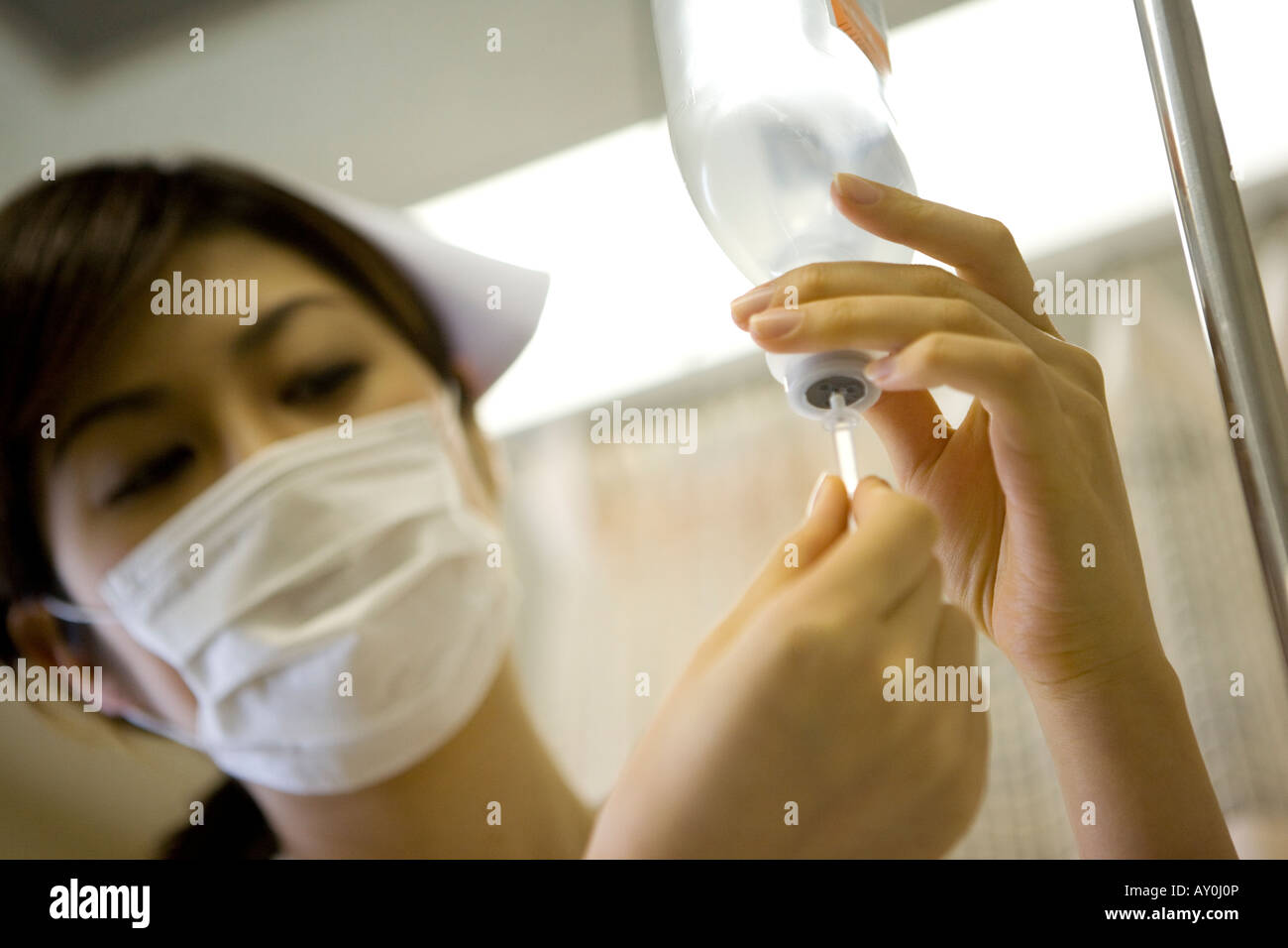 Nurse preparing IV drip Stock Photo - Alamy Nurse preparing IV drip Stock Photo - Alamy
