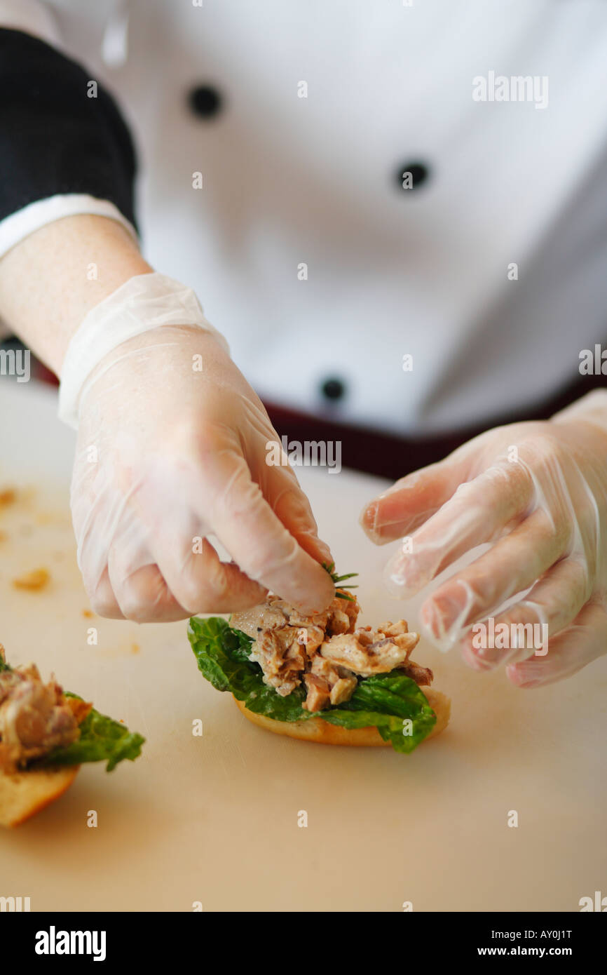 Chef making a chicken sandwich Stock Photo - Alamy