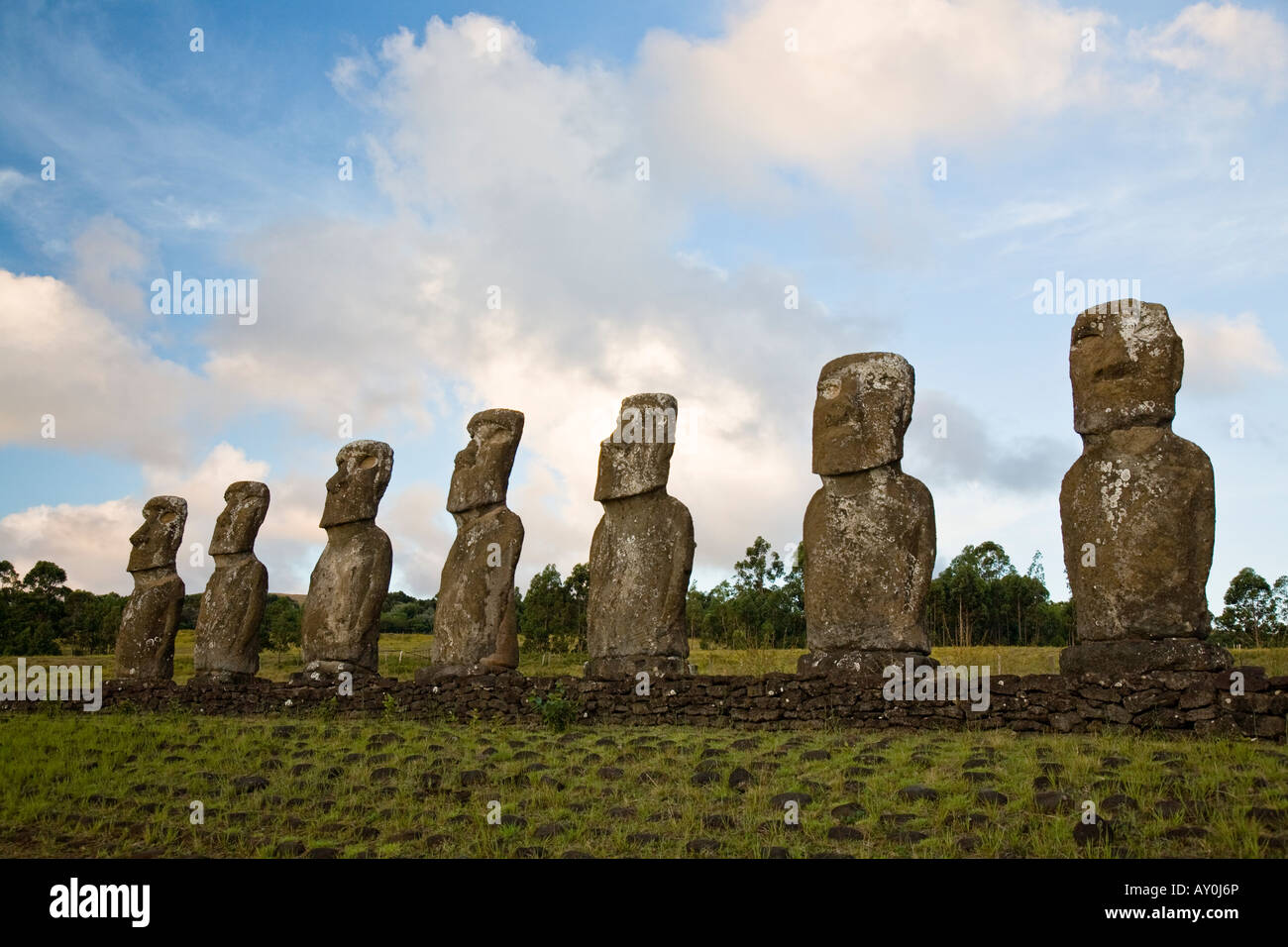 Statues de maoi hi-res stock photography and images - Alamy
