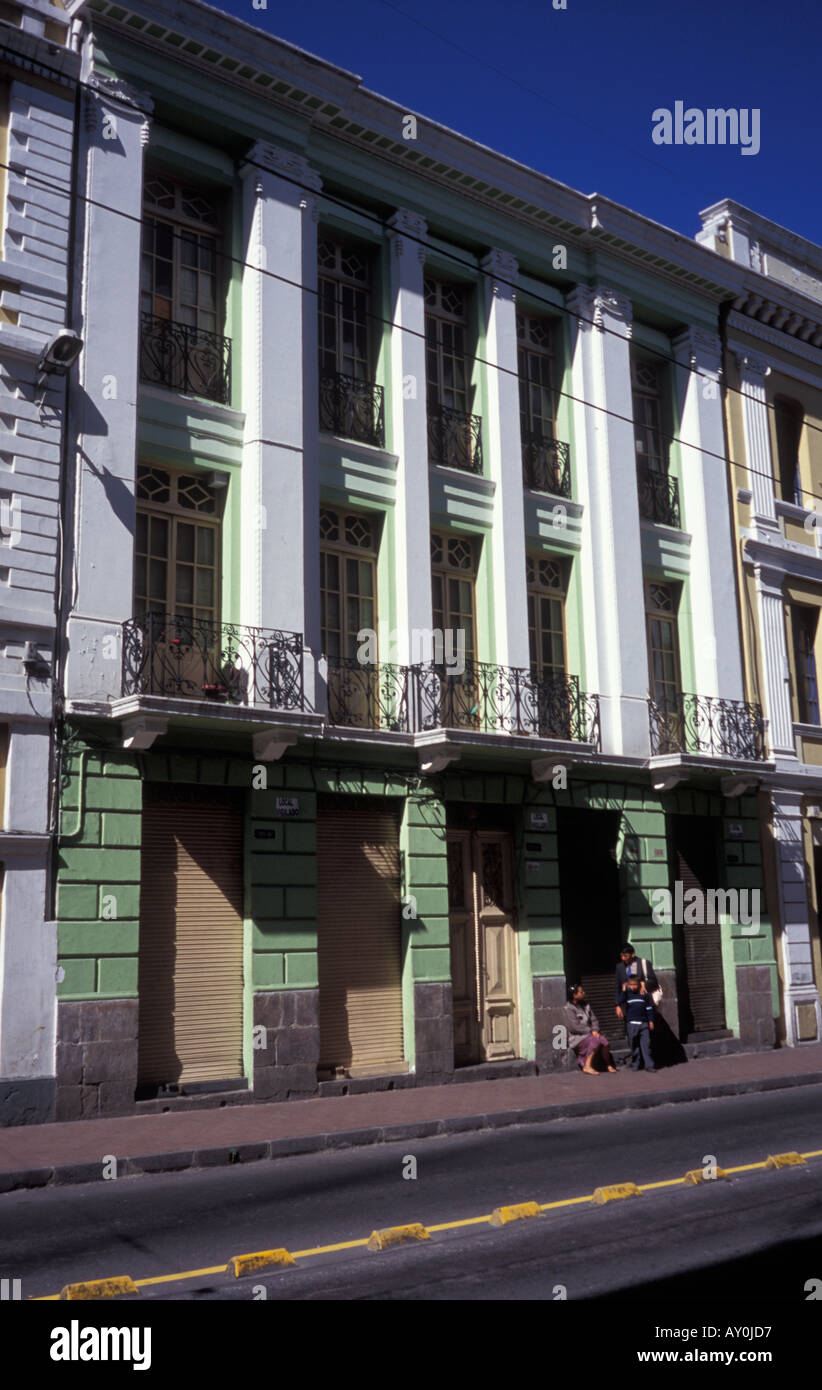 Colonial architecture in the Old City in Quito Stock Photo - Alamy