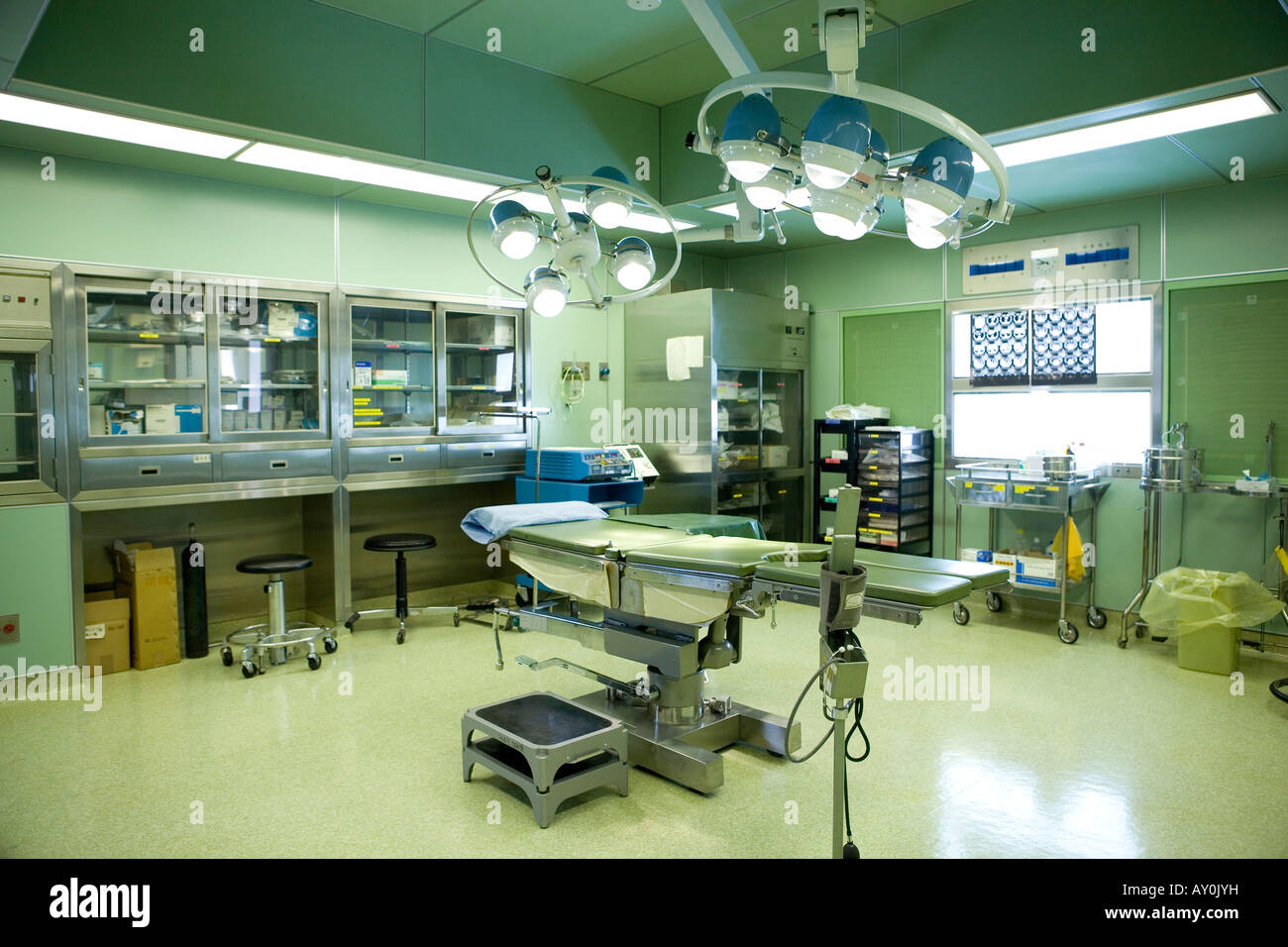 Surgery operating room hi-res stock photography and images - Alamy