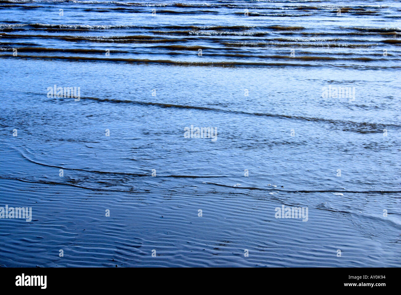 Blue ocean waves lapping over hi-res stock photography and images - Alamy