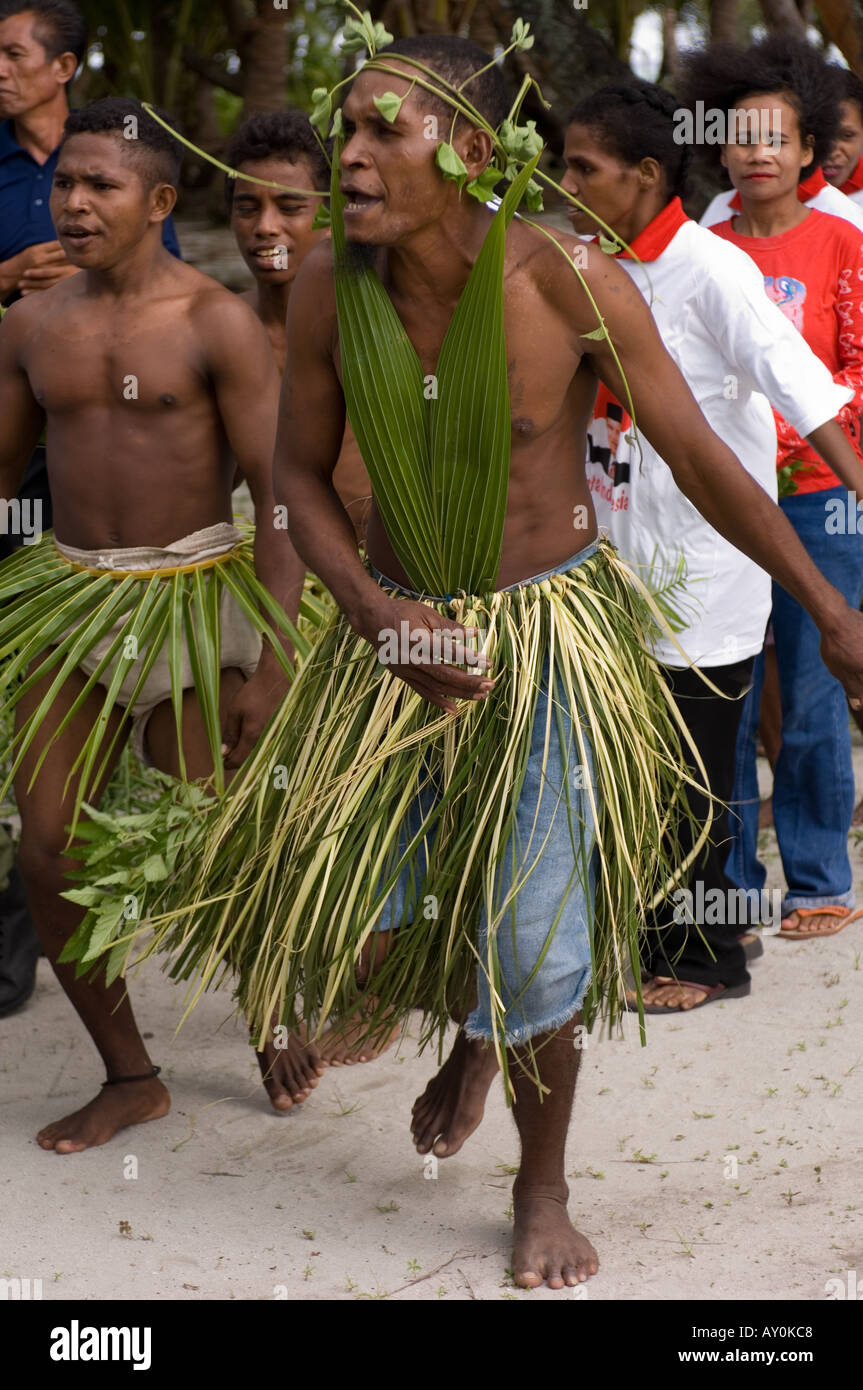 Traditional dancers, Mapia Atoll, West Papua, Indonesia Stock Photo - Alamy