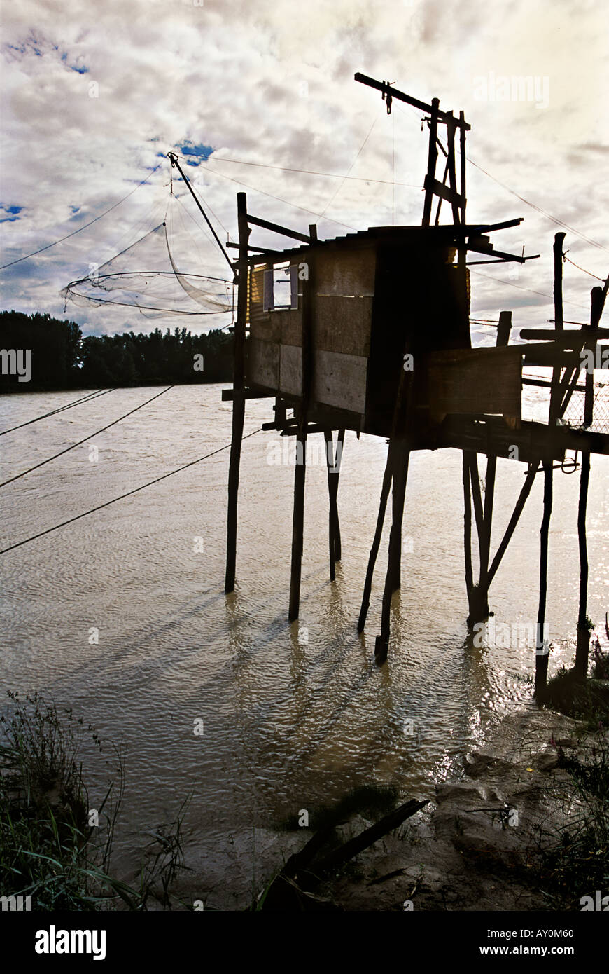 Cabanon on the river Garonne, Aquitaine, France Stock Photo - Alamy