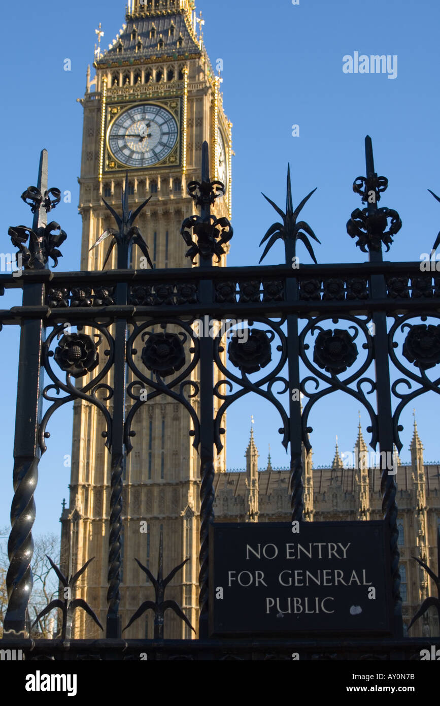 Big Ben seen through iron gates with No Entry sign Houses of Parliament ...