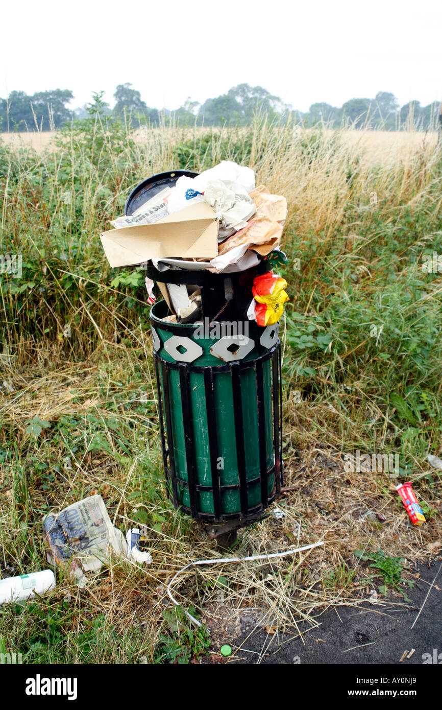 Public Park Rubbish Bin High Resolution Stock Photography and Images ...