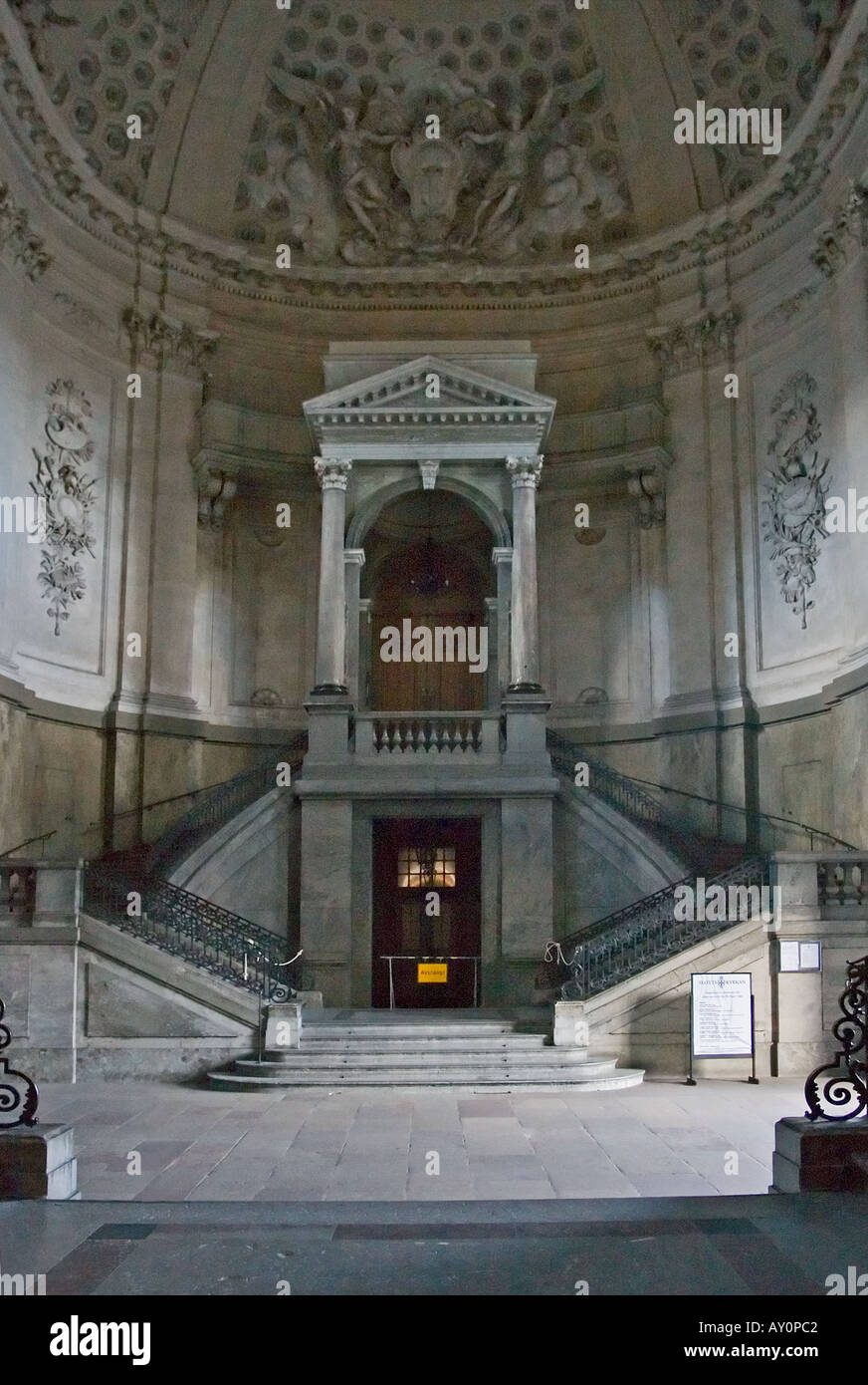 Rotunda and stone steps hi-res stock photography and images - Alamy