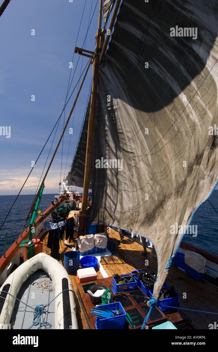 Pinisi vessel hi-res stock photography and images - Alamy
