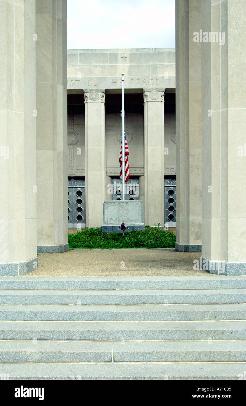 Memorial to war dead hi-res stock photography and images - Alamy