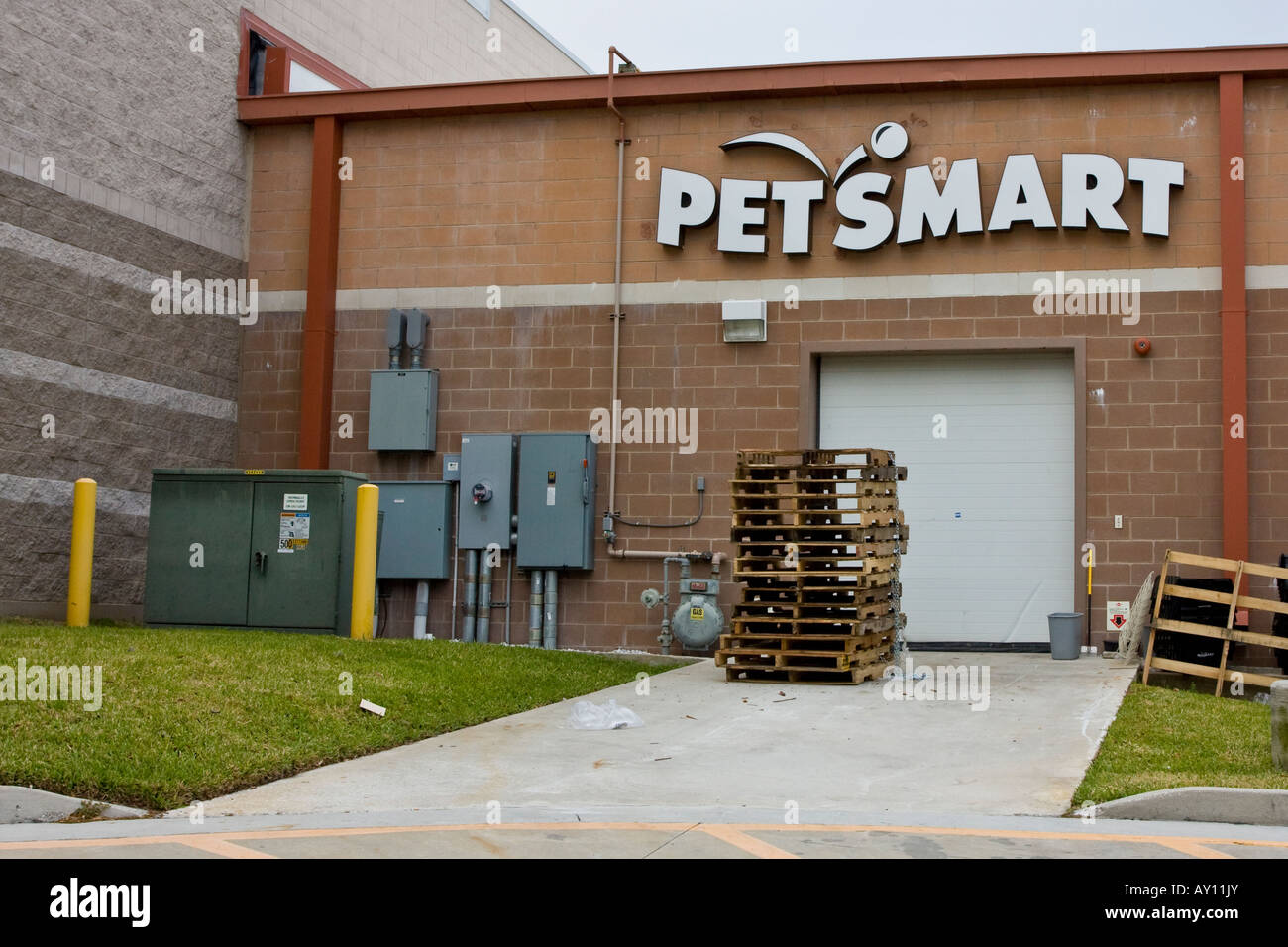 Petsmart sign hi-res stock photography and images - Alamy