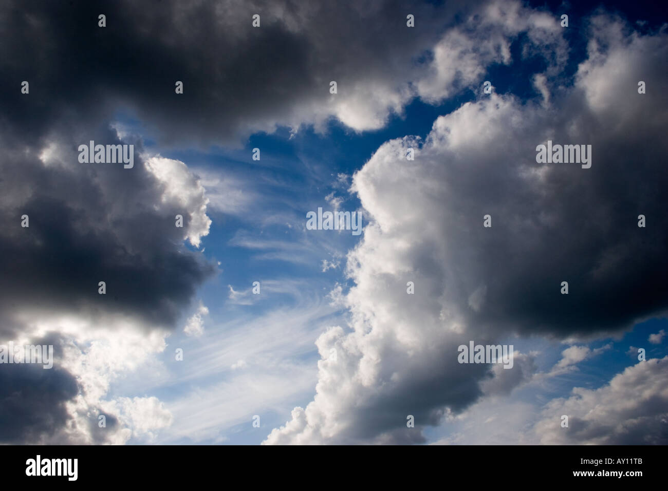 dark dramatic sky clouds looming Stock Photo - Alamy