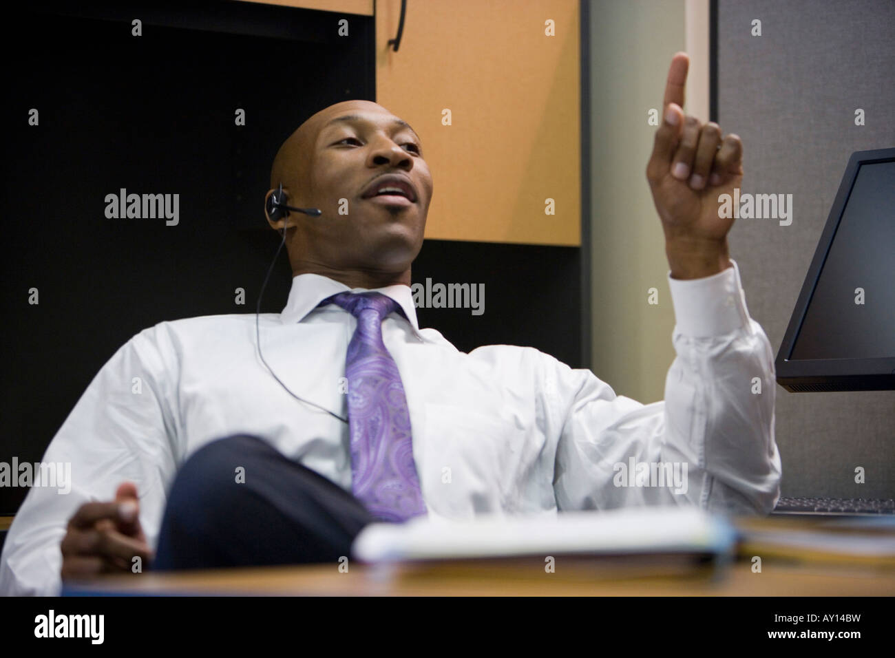 Man and computer and pointing hi-res stock photography and images - Alamy