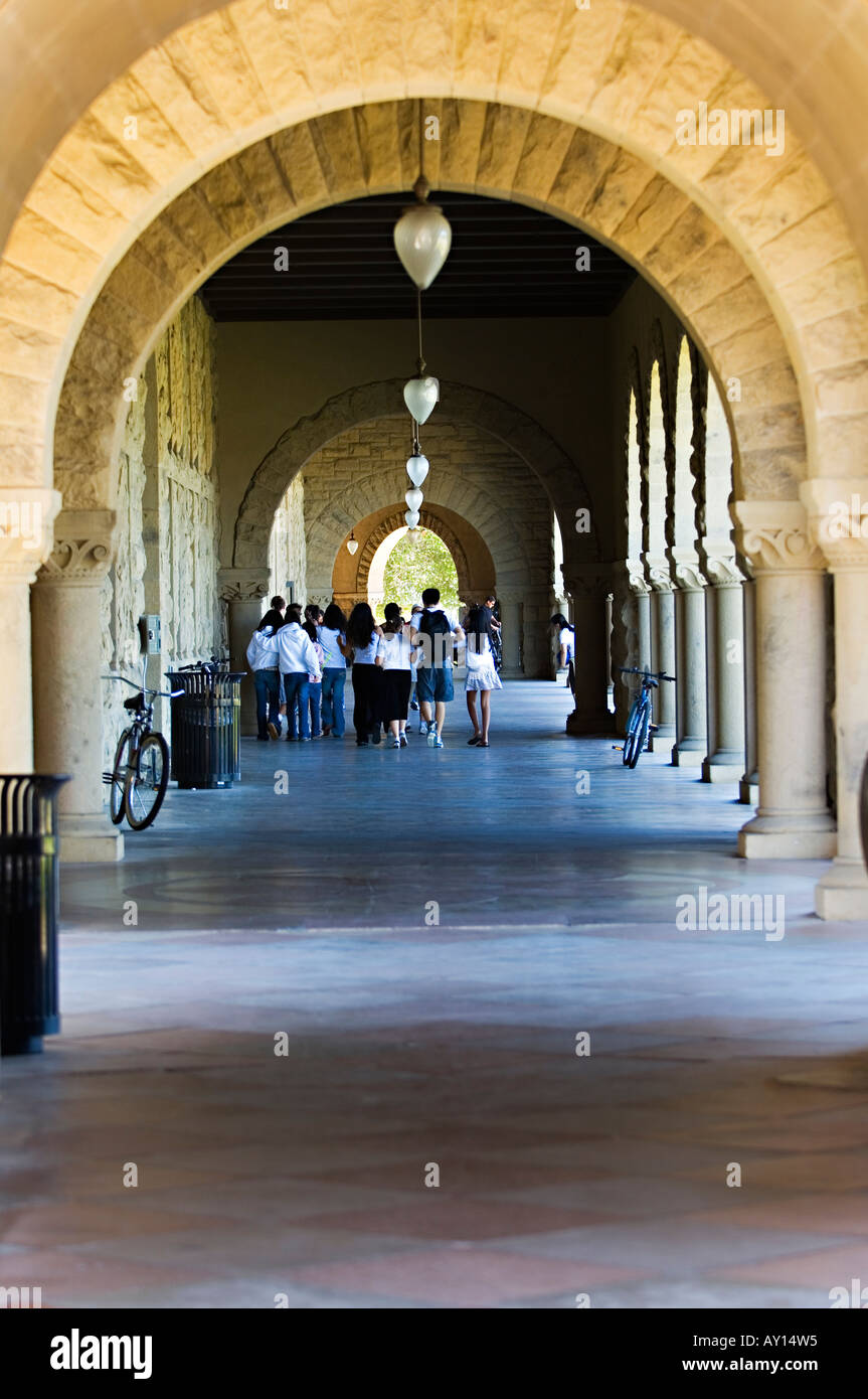Main Quadrangle at the campus at Stanford University in Palo Alto ...