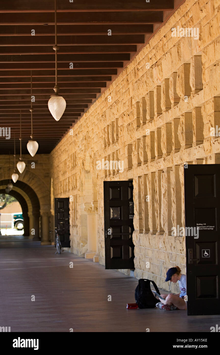 Main Quadrangle at the campus at Stanford University in Palo Alto ...