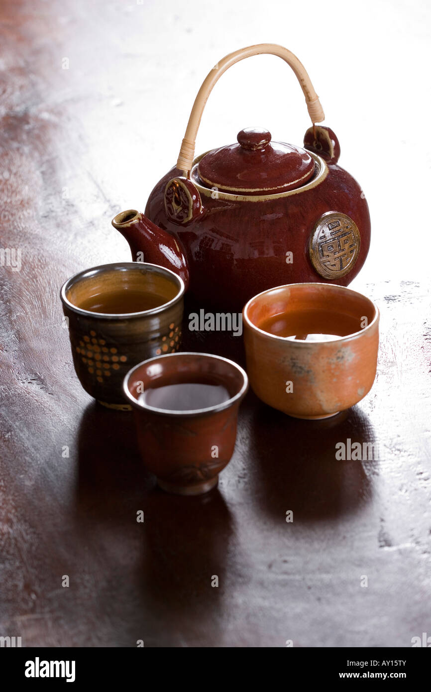 Teapot and tea cups kept on the table Stock Photo - Alamy